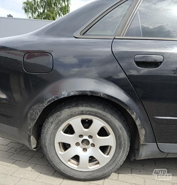 Черный Ауди А4 2002 в Паневежис, объемом двигателя 1.80 л и пробегом 222 тыс. км за 800 €, фото 6 на AUTOMOTO.COM.LV