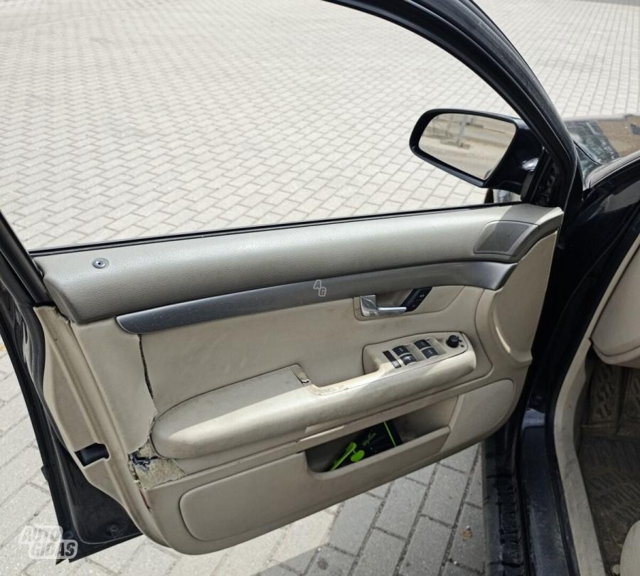 Melns Audi A4 2002 Panevēža, ar dzinēja tilpumu 1.80 L un nobraukumu 222 tūkst. km par 800 €, foto 10 vietnē AUTOMOTO.COM.LV