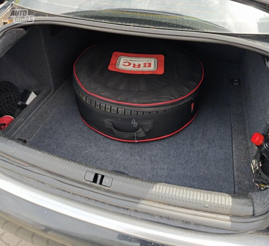 Melns Audi A4 2002 Panevēža, ar dzinēja tilpumu 1.80 L un nobraukumu 222 tūkst. km par 800 €, foto 12 vietnē AUTOMOTO.COM.LV