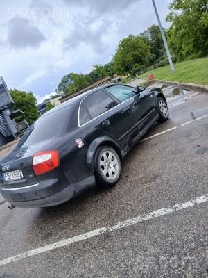 Melns Audi A4 2002 Rīga, ar dzinēja tilpumu 2.00 L un nobraukumu 271 tūkst. km par 1100 €, foto  vietnē AUTOMOTO.COM.LV