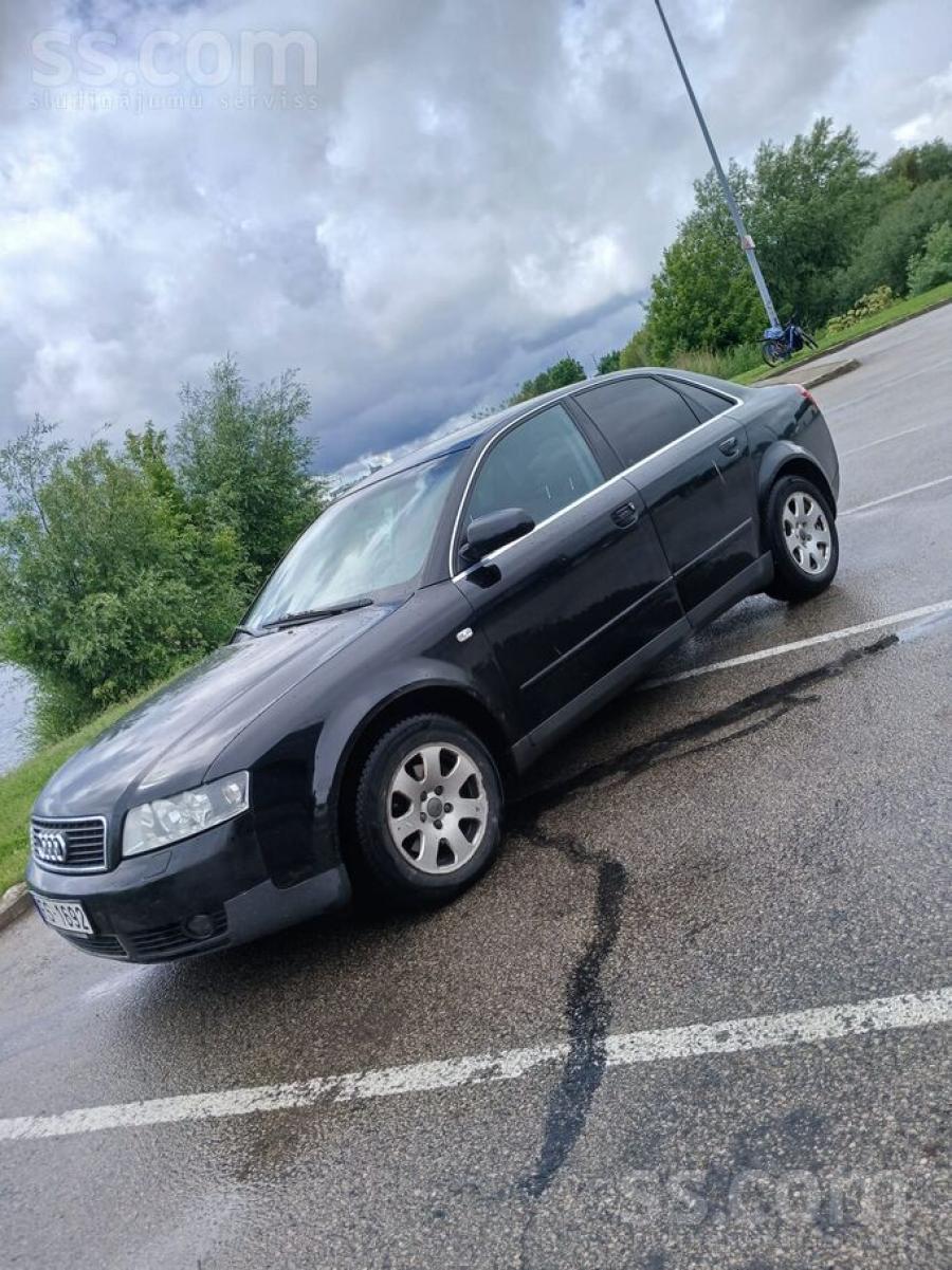 Black Audi A4 2002 in Riga, with an engine capacity of 2.00 L and mileage of 271 thousand km for 1100 €, photo 3 on AUTOMOTO.COM.LV