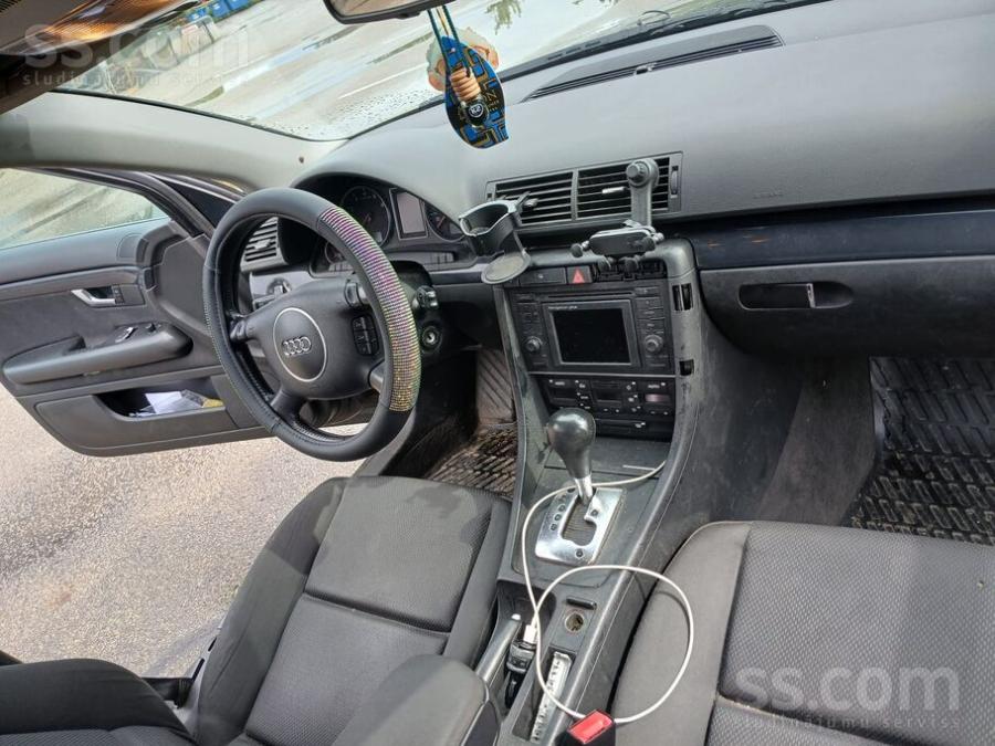 Black Audi A4 2002 in Riga, with an engine capacity of 2.00 L and mileage of 271 thousand km for 1100 €, photo 7 on AUTOMOTO.COM.LV