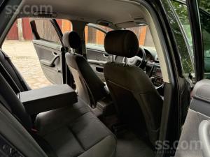 Black Audi A4 2002 in Riga, with an engine capacity of 2.00 L and mileage of 270 thousand km for 1190 €, photo 7 on AUTOMOTO.COM.LV