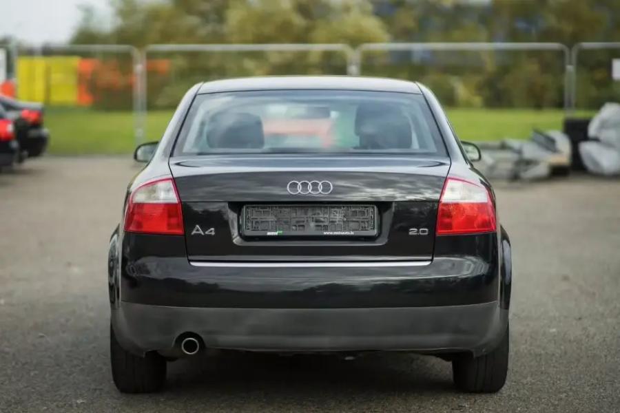 Melns Audi A4 2002 Liepāja, ar dzinēja tilpumu 2.00 L un nobraukumu 261 tūkst. km par 2750 €, foto 4 vietnē AUTOMOTO.COM.LV