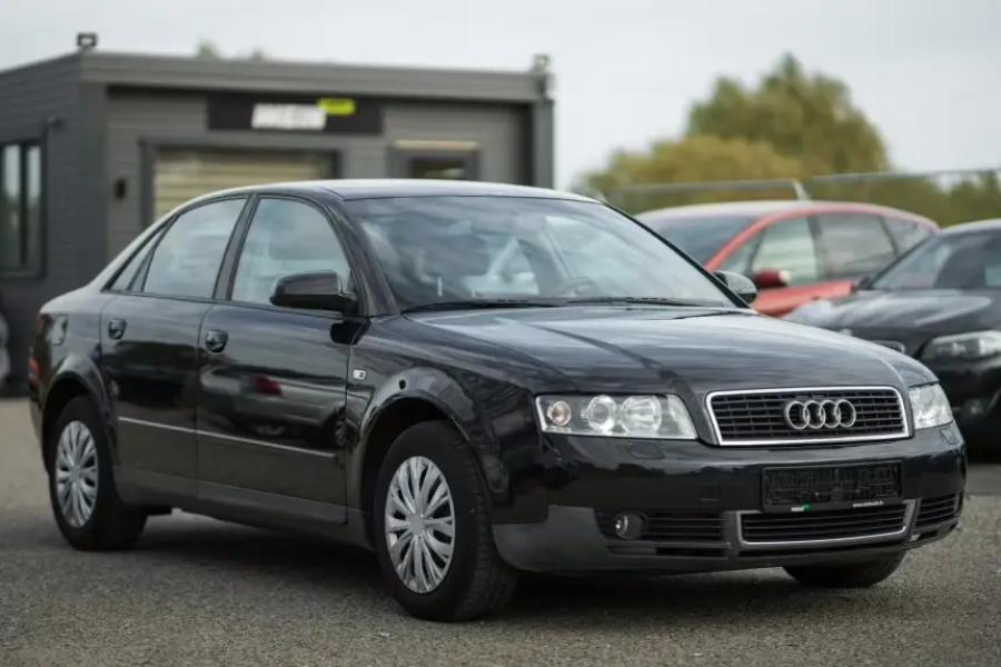 Melns Audi A4 2002 Liepāja, ar dzinēja tilpumu 2.00 L un nobraukumu 261 tūkst. km par 2750 €, foto 6 vietnē AUTOMOTO.COM.LV