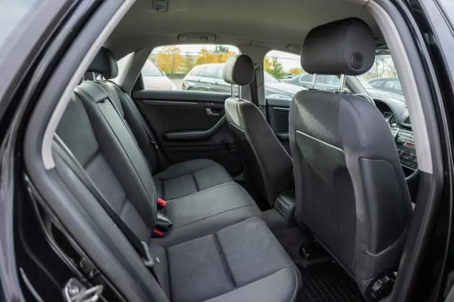 Melns Audi A4 2002 Liepāja, ar dzinēja tilpumu 2.00 L un nobraukumu 261 tūkst. km par 2750 €, foto 12 vietnē AUTOMOTO.COM.LV