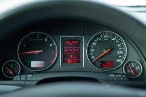 Melns Audi A4 2002 Liepāja, ar dzinēja tilpumu 2.00 L un nobraukumu 261 tūkst. km par 2750 €, foto 15 vietnē AUTOMOTO.COM.LV