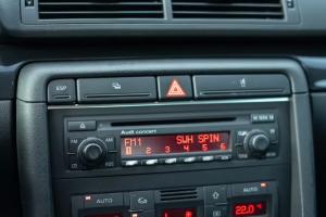 Melns Audi A4 2002 Liepāja, ar dzinēja tilpumu 2.00 L un nobraukumu 261 tūkst. km par 2750 €, foto 17 vietnē AUTOMOTO.COM.LV