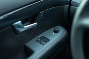 Melns Audi A4 2002 Liepāja, ar dzinēja tilpumu 2.00 L un nobraukumu 261 tūkst. km par 2750 €, foto 20 vietnē AUTOMOTO.COM.LV