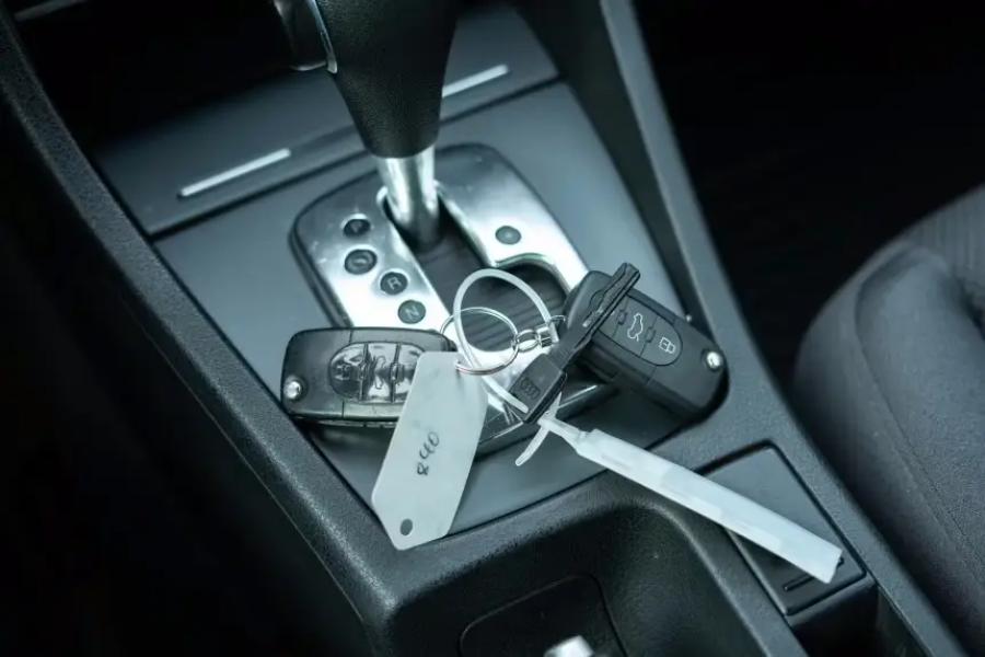 Melns Audi A4 2002 Liepāja, ar dzinēja tilpumu 2.00 L un nobraukumu 261 tūkst. km par 2750 €, foto 22 vietnē AUTOMOTO.COM.LV