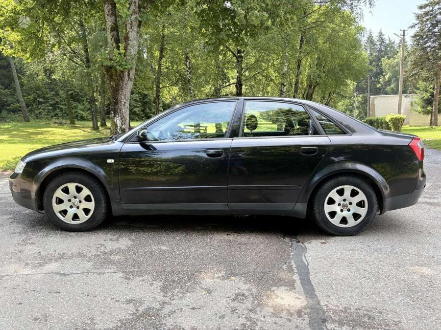 Black Audi A4 2002 in Vilnius, with an engine capacity of 1.90 L and mileage of 371 thousand km for 1350 €, photo 4 on AUTOMOTO.COM.LV