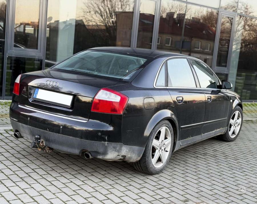 Black Audi A4 2003 in Klaipeda, with an engine capacity of 1.80 L and mileage of 270 thousand km for 1050 €, photo 4 on AUTOMOTO.COM.LV