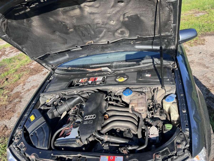 Melns Audi A4 2003 Viļņa, ar dzinēja tilpumu 2.00 L un nobraukumu 430 tūkst. km par 999 €, foto 8 vietnē AUTOMOTO.COM.LV