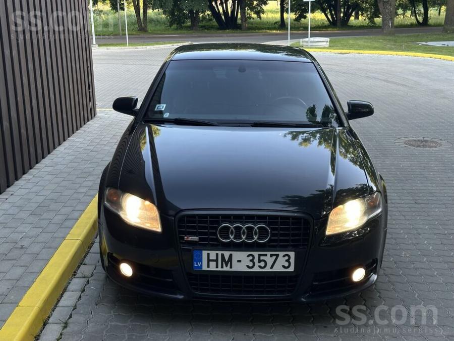Black Audi A4 2004 in Riga, with an engine capacity of 2.00 L and mileage of 276 thousand km for 2490 €, photo 3 on AUTOMOTO.COM.LV