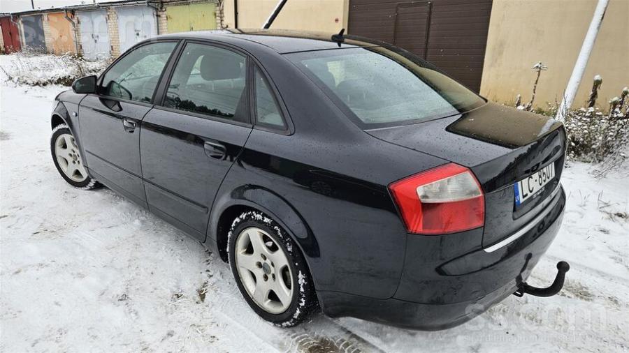 Melns Audi A4 2004 Daugavpils, ar dzinēja tilpumu 1.90 L un nobraukumu 417 tūkst. km par 1350 €, foto 3 vietnē AUTOMOTO.COM.LV