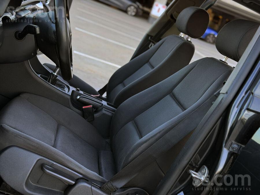 Black Audi A4 2004 in Riga, with an engine capacity of 1.90 L and mileage of 351 thousand km for 1790 €, photo 11 on AUTOMOTO.COM.LV