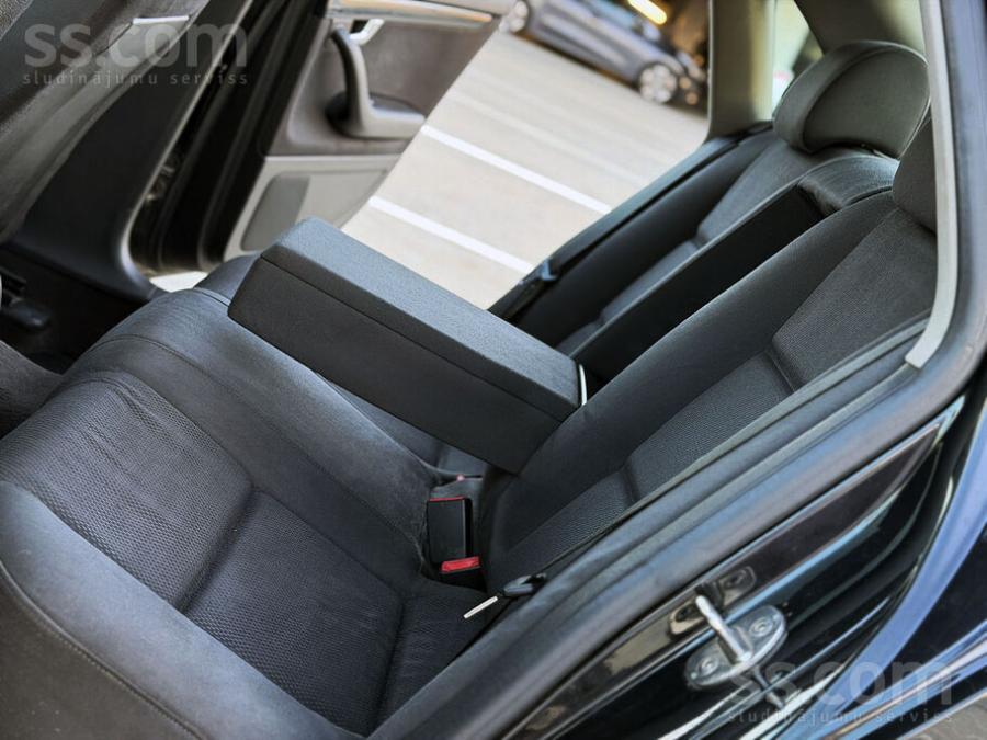 Black Audi A4 2004 in Riga, with an engine capacity of 1.90 L and mileage of 351 thousand km for 1790 €, photo 12 on AUTOMOTO.COM.LV