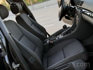 Black Audi A4 2004 in Riga, with an engine capacity of 1.90 L and mileage of 351 thousand km for 1790 €, photo 13 on AUTOMOTO.COM.LV