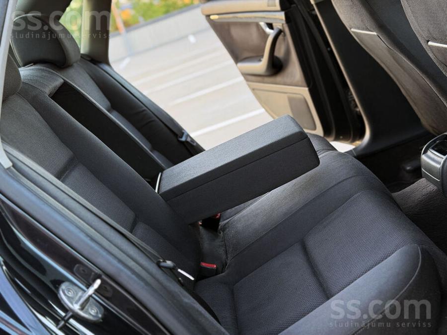 Black Audi A4 2004 in Riga, with an engine capacity of 1.90 L and mileage of 351 thousand km for 1790 €, photo 14 on AUTOMOTO.COM.LV