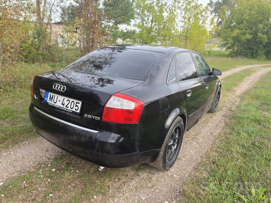 Black Audi A4 2004 in Daugavpils, with an engine capacity of 2.50 L and mileage of 339 thousand km for 1250 €, photo 4 on AUTOMOTO.COM.LV