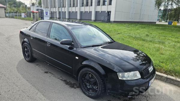 Audi A4 2004 in Daugavpils on AUTOMOTO.COM.LV Black Audi A4 2004 in Daugavpils, with an engine capacity of 2.50 L and mileage of 331 thousand km for 1300 €, photo 4 on AUTOMOTO.COM.LV