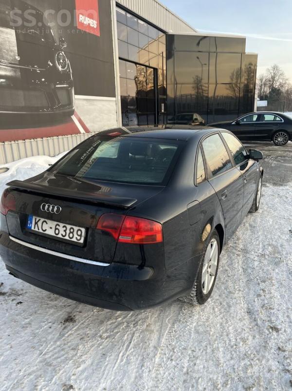 Melns Audi A4 2005 Rīga, ar dzinēja tilpumu 1.90 L un nobraukumu 330 tūkst. km par 1900 €, foto 6 vietnē AUTOMOTO.COM.LV
