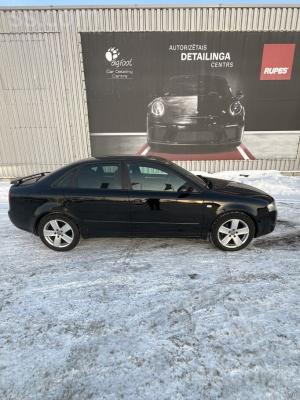 Melns Audi A4 2005 Rīga, ar dzinēja tilpumu 1.90 L un nobraukumu 341 tūkst. km par 1900 €, foto  vietnē AUTOMOTO.COM.LV