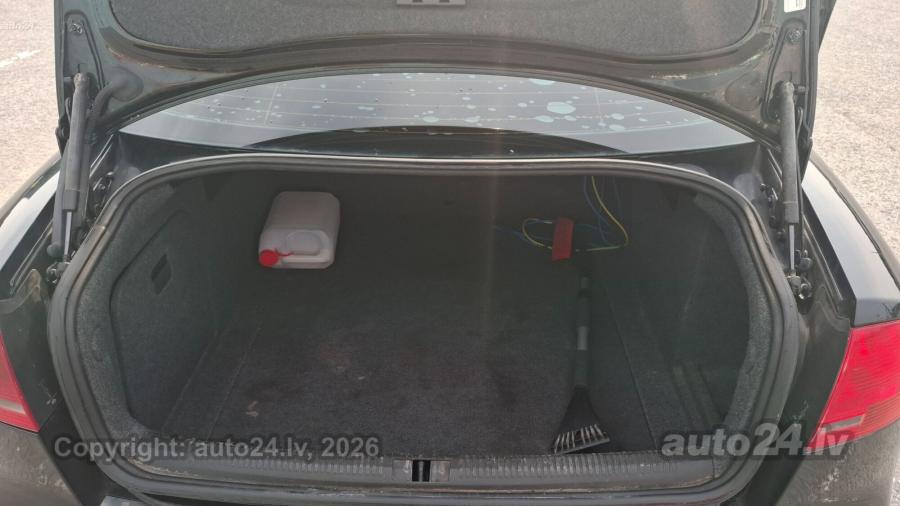 Melns Audi A4 2005 Tallina, ar dzinēja tilpumu 2.00 L un nobraukumu 341 tūkst. km par 2200 €, foto 12 vietnē AUTOMOTO.COM.LV