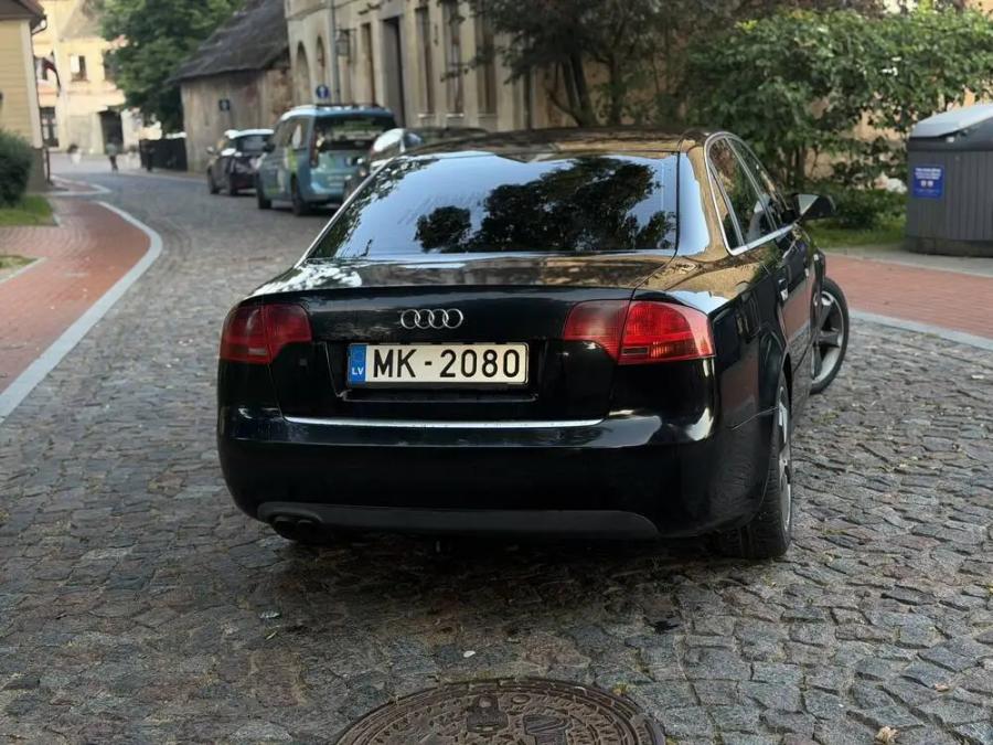 Black Audi A4 2005 in Cesis, with an engine capacity of 2.00 L and mileage of 296 thousand km for 1990 €, photo 4 on AUTOMOTO.COM.LV