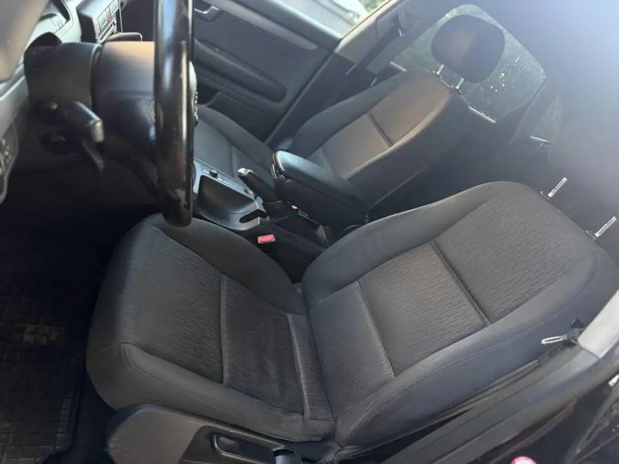 Black Audi A4 2005 in Cesis, with an engine capacity of 2.00 L and mileage of 296 thousand km for 1990 €, photo 10 on AUTOMOTO.COM.LV