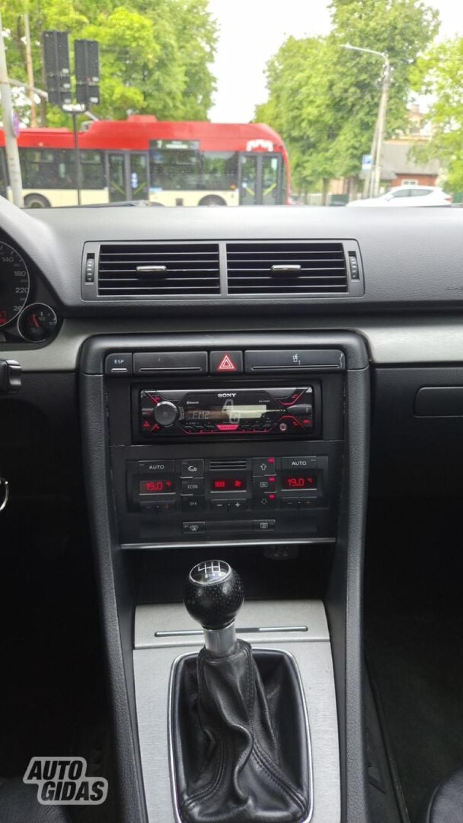 Melns Audi A4 2005 Viļņa, ar dzinēja tilpumu 2.00 L un nobraukumu 381 tūkst. km par 2400 €, foto 12 vietnē AUTOMOTO.COM.LV