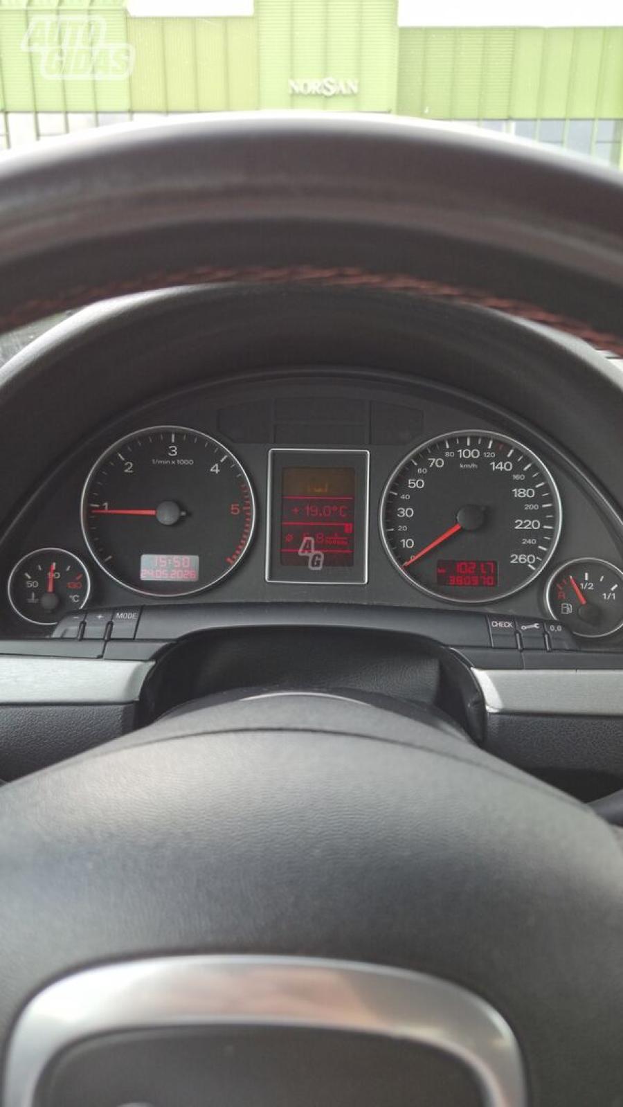 Melns Audi A4 2005 Viļņa, ar dzinēja tilpumu 2.00 L un nobraukumu 381 tūkst. km par 2400 €, foto 14 vietnē AUTOMOTO.COM.LV
