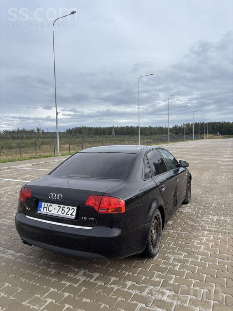 Melns Audi A4 2005 Valmiera, ar dzinēja tilpumu 1.90 L un nobraukumu 438 tūkst. km par 995 €, foto 5 vietnē AUTOMOTO.COM.LV