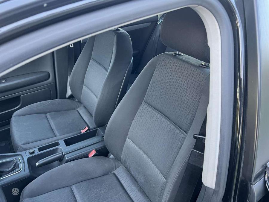 Black Audi A4 2006 in Utena, with an engine capacity of 1.98 L and mileage of 218 thousand km for 3000 €, photo 8 on AUTOMOTO.COM.LV