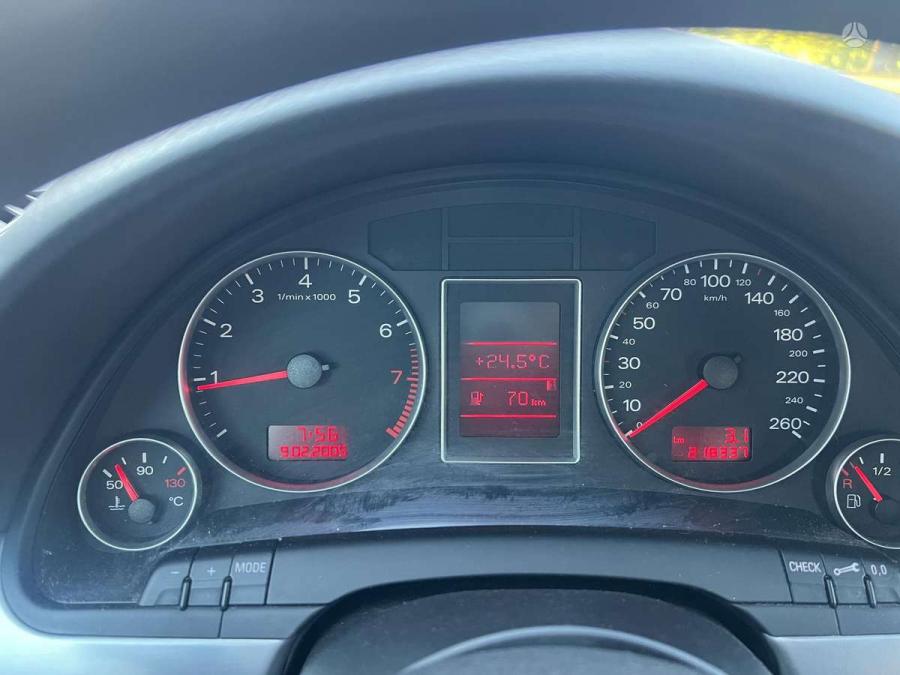 Black Audi A4 2006 in Utena, with an engine capacity of 1.98 L and mileage of 218 thousand km for 3000 €, photo 10 on AUTOMOTO.COM.LV