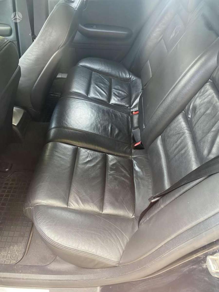 Black Audi A4 2006 in Kaunas, with an engine capacity of 1.90 L and mileage of 329 thousand km for 2550 €, photo 7 on AUTOMOTO.COM.LV