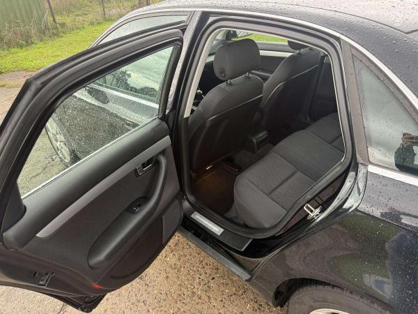 Black Audi A4 2006 in Vilkaviskis, with an engine capacity of 1.97 L and mileage of 241 thousand km for 2699 €, photo 8 on AUTOMOTO.COM.LV