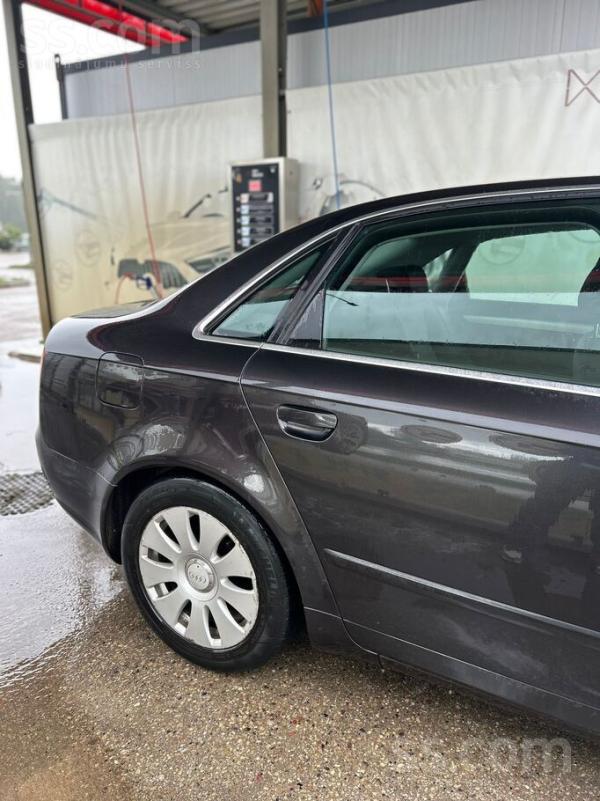 Black Audi A4 2007 in Preili, with an engine capacity of 2.00 L and mileage of 256 thousand km for 3400 €, photo 4 on AUTOMOTO.COM.LV