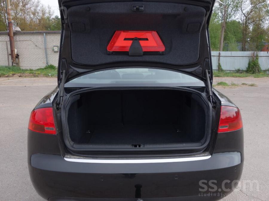 Black Audi A4 2007 in Riga, with an engine capacity of 2.00 L and mileage of 297 thousand km for 3550 €, photo 25 on AUTOMOTO.COM.LV
