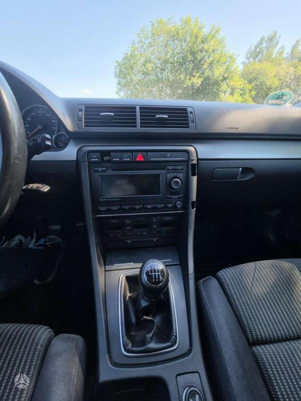 Melns Audi A4 2007 Panevēža, ar dzinēja tilpumu 2.70 L un nobraukumu 388 tūkst. km par 3500 €, foto 9 vietnē AUTOMOTO.COM.LV