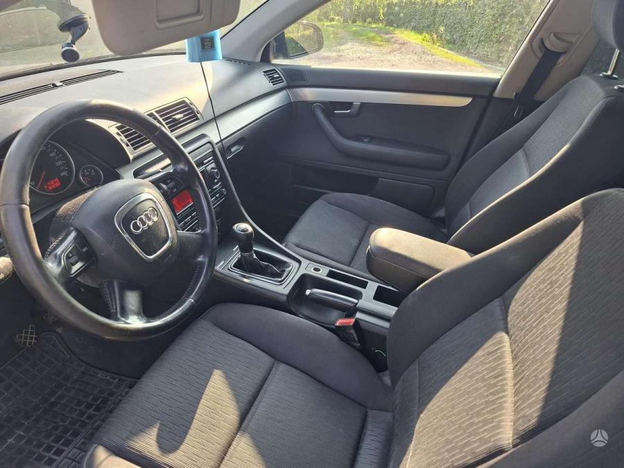 Black Audi A4 2007 in Moletai, with an engine capacity of 1.97 L and mileage of 344 thousand km for 1800 €, photo 3 on AUTOMOTO.COM.LV