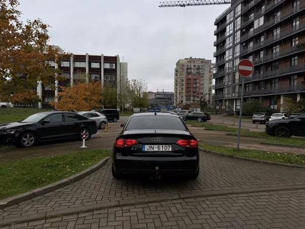 Black Audi A4 2008 in Riga, with an engine capacity of 2.00 L and mileage of 280 thousand km for 4990 €, photo 4 on AUTOMOTO.COM.LV