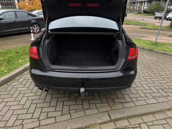 Black Audi A4 2008 in Riga, with an engine capacity of 2.00 L and mileage of 280 thousand km for 4990 €, photo 5 on AUTOMOTO.COM.LV