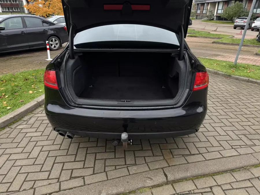 Black Audi A4 2008 in Riga, with an engine capacity of 2.00 L and mileage of 280 thousand km for 4990 €, photo 6 on AUTOMOTO.COM.LV