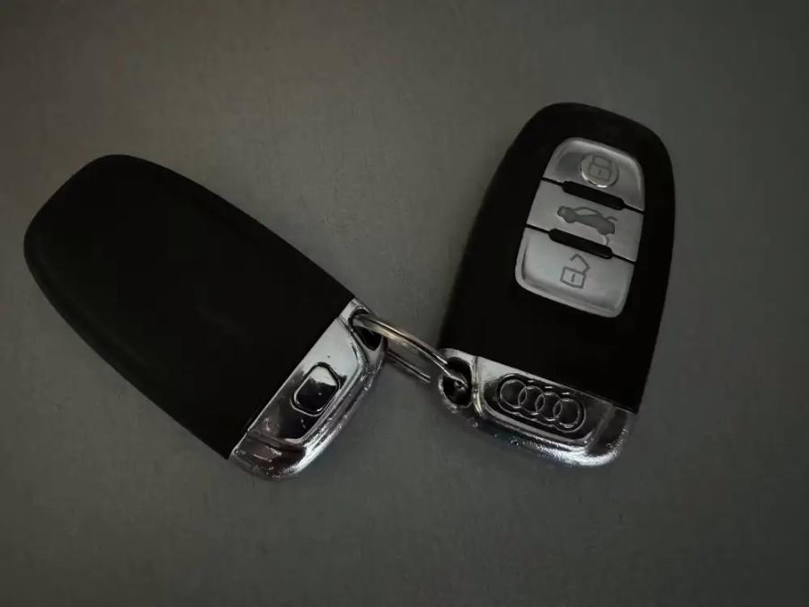 Black Audi A4 2008 in Riga, with an engine capacity of 2.00 L and mileage of 280 thousand km for 4990 €, photo 29 on AUTOMOTO.COM.LV