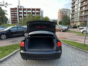 Black Audi A4 2008 in Riga, with an engine capacity of 2.00 L and mileage of 298 thousand km for 4990 €, photo 6 on AUTOMOTO.COM.LV