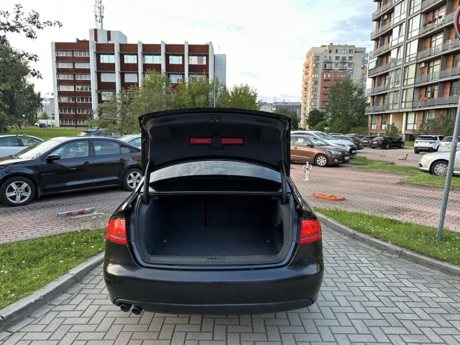 Black Audi A4 2008 in Riga, with an engine capacity of 2.00 L and mileage of 298 thousand km for 4990 €, photo 6 on AUTOMOTO.COM.LV