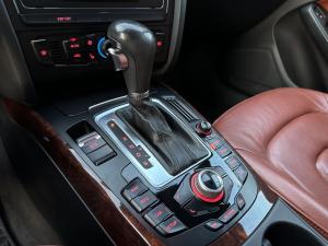 Black Audi A4 2008 in Riga, with an engine capacity of 2.00 L and mileage of 298 thousand km for 4990 €, photo 26 on AUTOMOTO.COM.LV