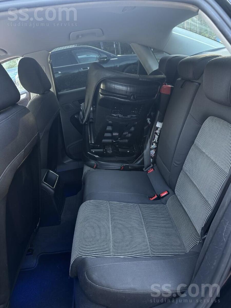 Black Audi A4 2008 in Riga, with an engine capacity of 2.70 L and mileage of 322 thousand km for 4600 €, photo 12 on AUTOMOTO.COM.LV