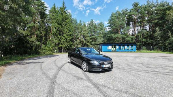 Melns Audi A4 2008 Viļņa, ar dzinēja tilpumu 2.00 L un nobraukumu 358 tūkst. km par 4000 €, foto 1 vietnē AUTOMOTO.COM.LV